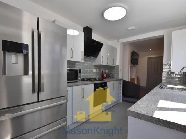 Derry Avenue, Plymouth PL4 5 bed end of terrace house to rent £2,443 pcm £564 pw