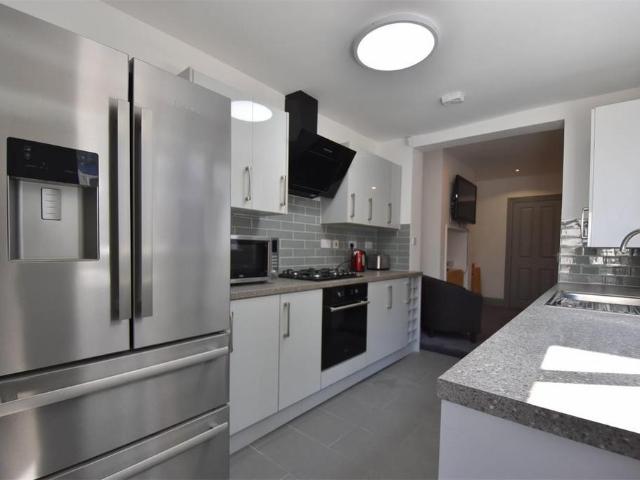 Derry Avenue, Plymouth PL4 5 bed end of terrace house to rent £2,443 pcm £564 pw