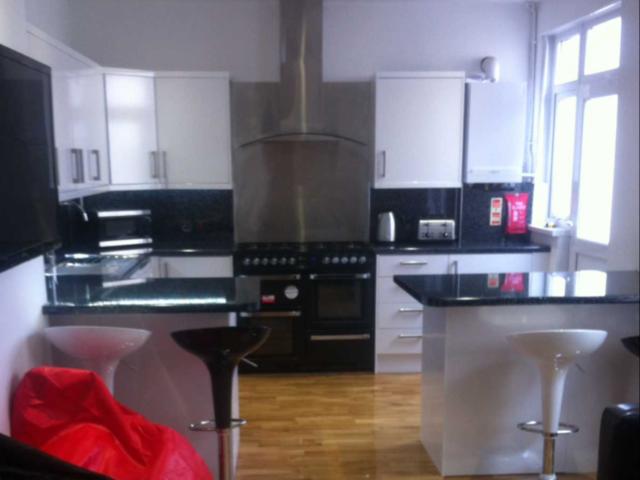Derry Avenue Room 5
