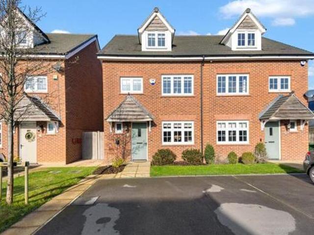 Derry Lane, Woodford, 4 Bedroom Semi detached