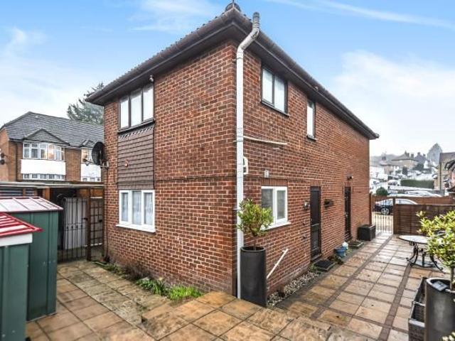 Desborough Avenue, High Wycombe HP11, 1 bed flat to rent, £1,250 pcm | PrimeLocation