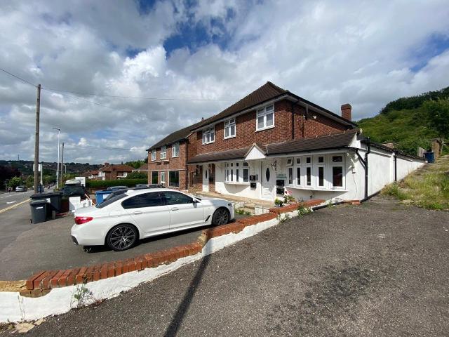 Desborough Avenue HP11, Studio to rent, £950 pcm | PrimeLocation