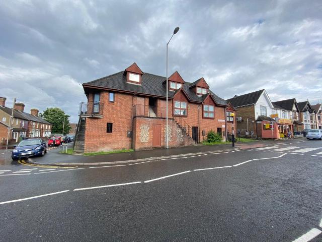 Desborough Avenue HP11, 1 bed flat to rent, £1,100 pcm | PrimeLocation