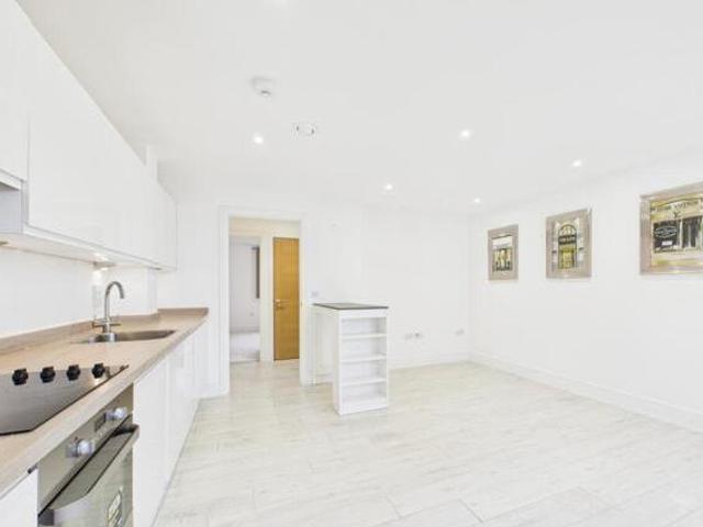 Desborough Road, Castle House, High Wycombe, 1 Bedroom Apartment