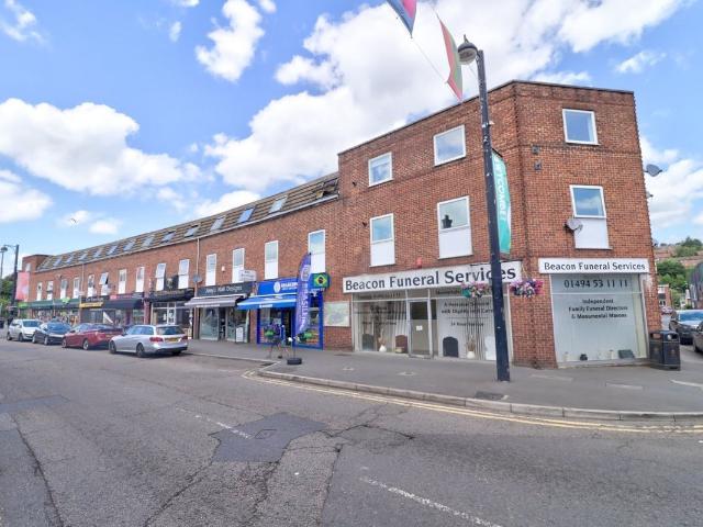 Desborough Road, High Wycombe, Buckinghamshire HP11, 2 bed flat to rent, £1,100 pcm | PrimeLocation