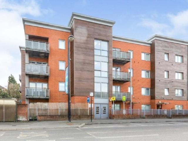 Desborough Road, High Wycombe HP11, 2 bed flat to rent, £1,700 pcm | PrimeLocation