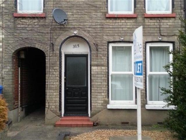 descent 4 bed property, on a major bus route