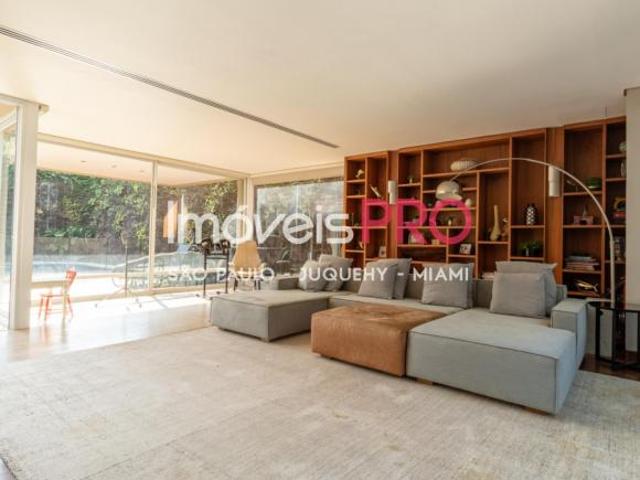 Descubra a Elegância: Sua Casa dos Sonhos em Alto de Pinheiros