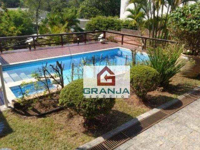 Descubra a poesia de viver em cada m² desta casa encantadora na Granja Viana Cotia SP! ? À ven