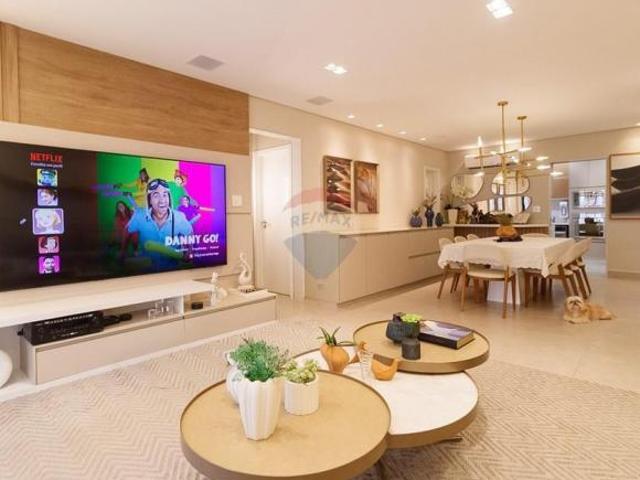 Descubra o ápice do luxo e da exclusividade em Praia Grande com este magnífico apartamento