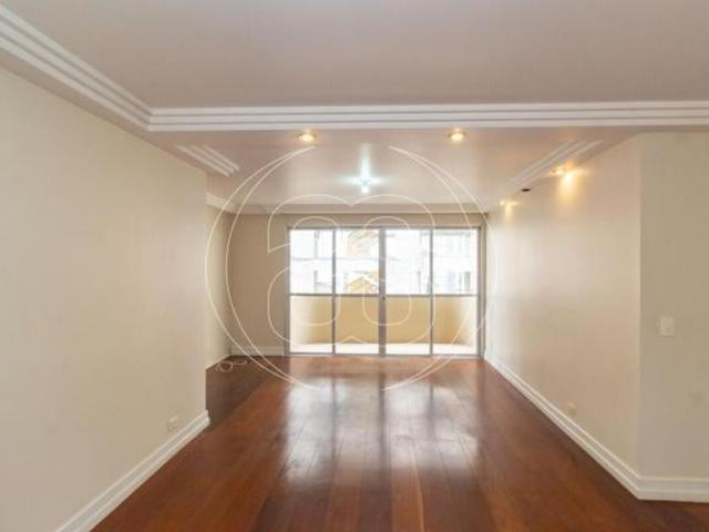 Descubra o seu refúgio urbano em Moema, Este elegante apartamento de 116m²!