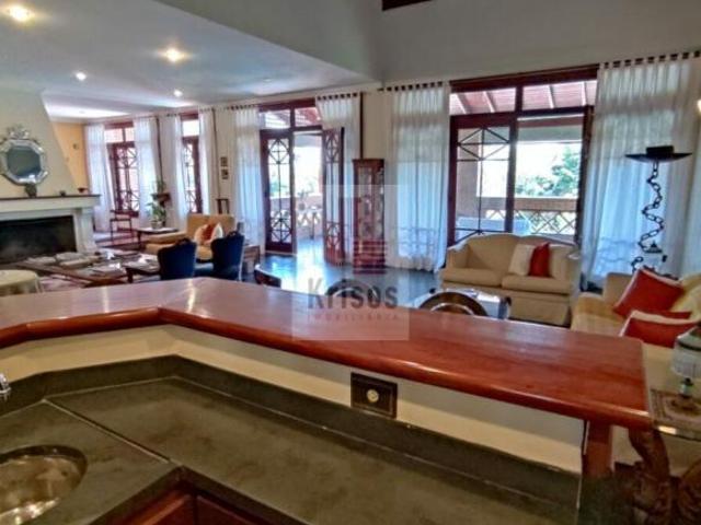 Descubra seu novo lar em um paraíso na Granja Viana!