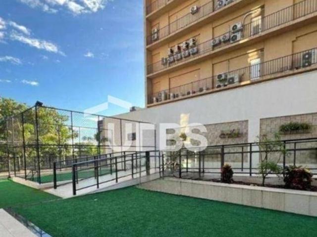Desfrute de sofisticação e conforto neste amplo apartamento de 232,40m² no Jardim Goiás, Goiânia. Sã