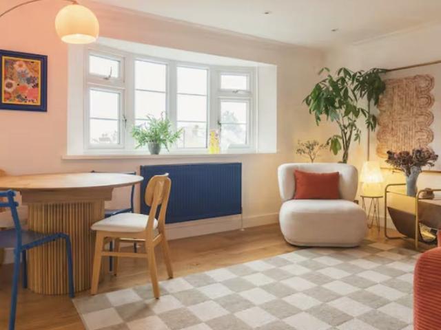 Designer Flat Near High Barnet Station