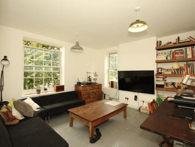 Designer Flat + Huge Kitchen | Mile End