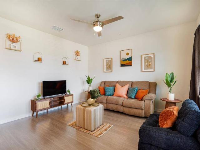 Designer Furnished 2 bedrm Apartmen
