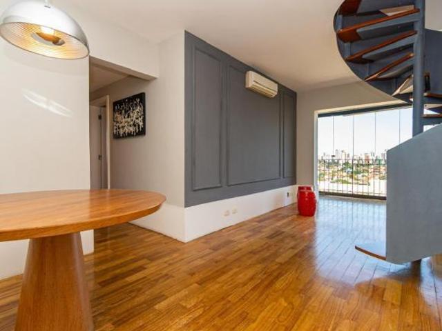 Funcional cobertura para venda em Moema com 2 quartos, sendo 1 suíte, 183m²