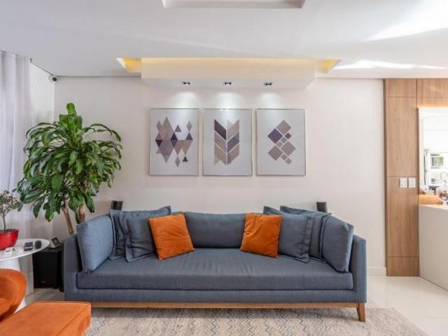 Deslumbrante casa 3 suítes, 4 Banh, 2 vagas cobertas, Guarujá POA RS