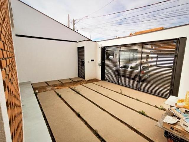 Aconchegante casa de vila para venda em Parque Residencial Sabiás com 3 quartos, sendo 1 suíte, 85m²
