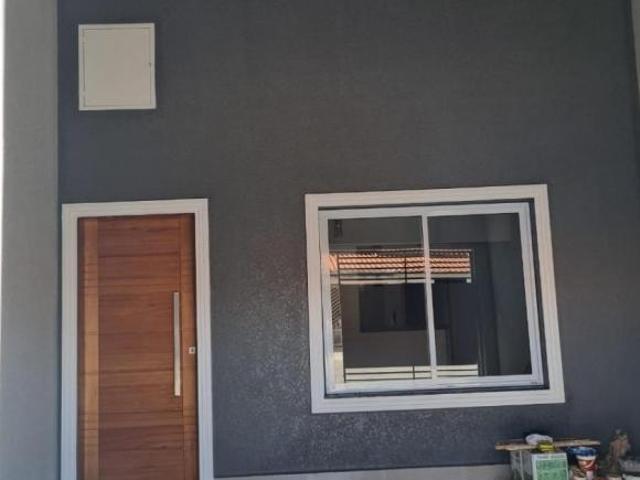 Agradável casa de vila para venda em Vila Brizzola com 3 quartos, sendo 1 suíte, 90m²