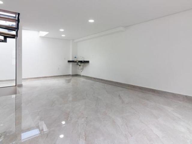 Excelente casa em condomínio para venda com 3 quartos, sendo 1 suíte, 140m²