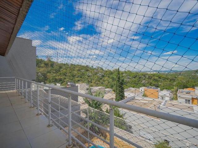 Sensacional casa em condomínio para venda com 3 quartos, sendo 1 suíte, 272m²