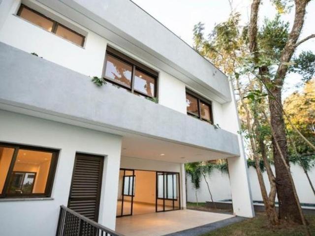 Deslumbrante casa em condomínio para venda com 4 quartos, sendo 2 suítes, 337m²
