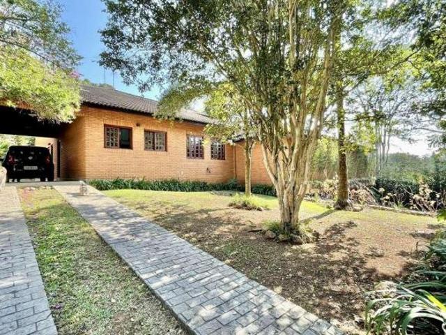 Espetacular casa para venda e locação em Vila Santo Antônio com 5 quartos, sendo 5 suítes, 923m²