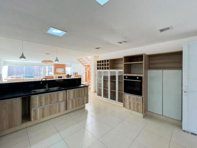 Sensacional casa para venda em Mirandópolis com 4 quartos, sendo 4 suítes, 405m²