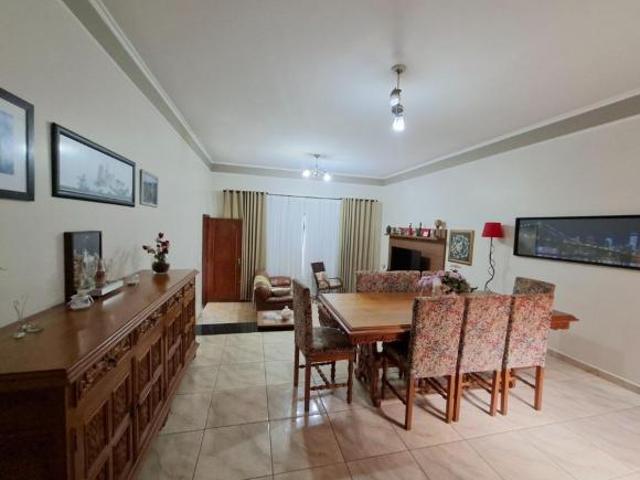 Elegante casa para venda em Nova Ribeirânia com 3 quartos, sendo 1 suíte, 211m²