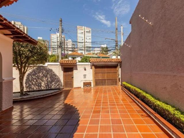 Confortável casa para venda em Aclimação com 3 quartos, sendo 3 suítes, 265m²