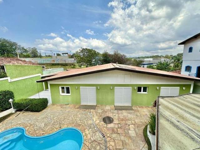 Espetacular casa para venda em Granja Viana com 8 quartos, sendo 4 suítes, 444m²
