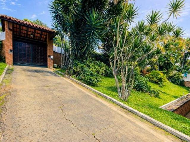 Deslumbrante casa para venda em Jardim Colibri com 4 quartos, sendo 2 suítes, 464m²