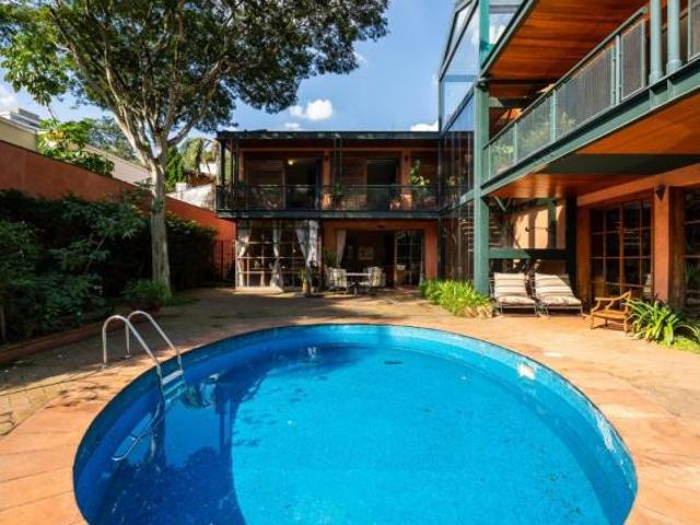 Confortável casa para venda em Jardim Guedala com 4 quartos, sendo 4 suítes, 705m²