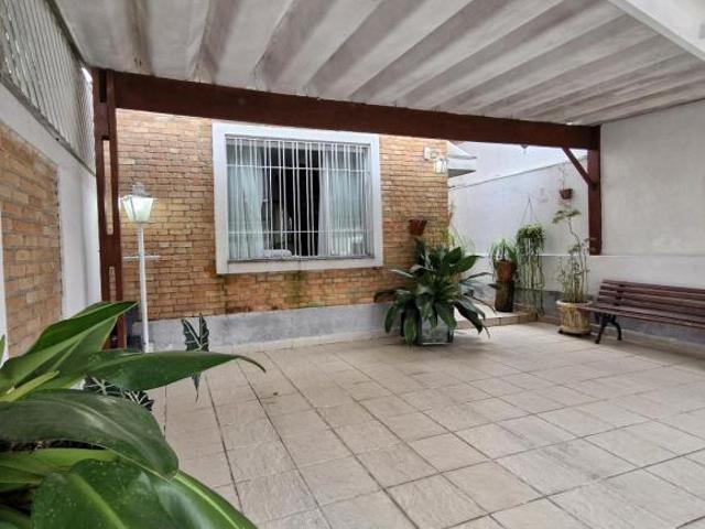 Versátil casa para venda em Jardim Petrópolis com 3 quartos, 162m²