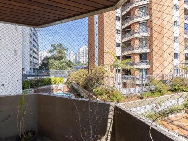 Agradável apartamento para venda e locação em Campo Belo com 4 quartos, sendo 3 suítes, 221m² fabi
