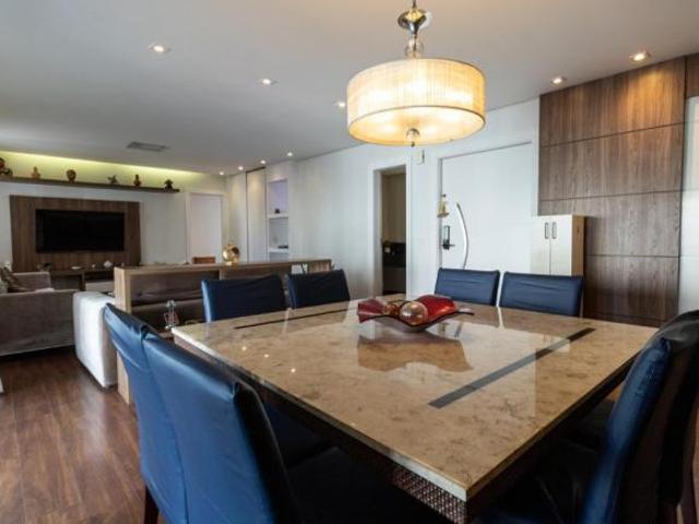 Versátil apartamento para venda em Vila Romana com 4 quartos, sendo 3 suítes, 177m²
