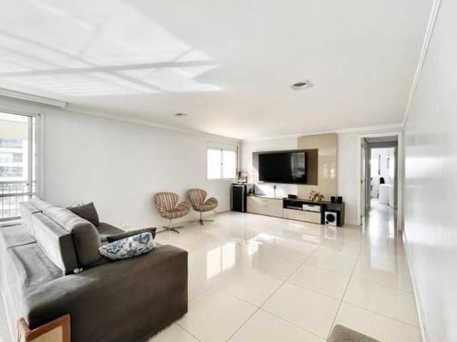 Deslumbrante apartamento para venda em Aclimação com 3 quartos, sendo 3 suítes, 192m²