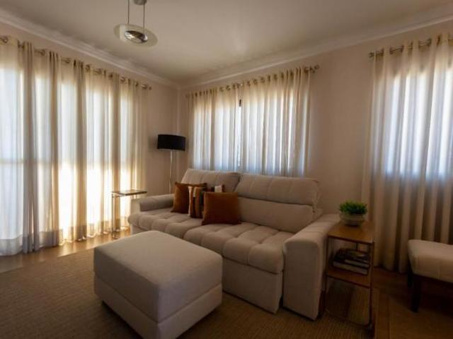 Confortável apartamento para venda em Centro com 3 quartos, sendo 1 suíte, 190m²