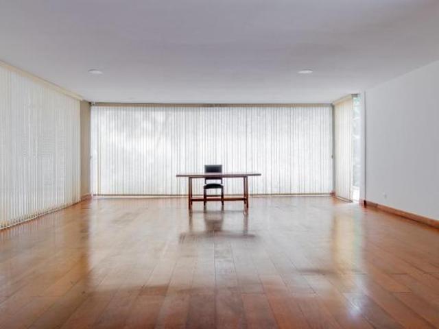 Espetacular apartamento para venda em Itaim Bibi com 3 quartos, sendo 1 suíte, 138m²