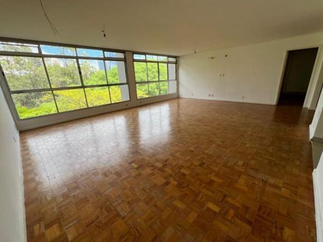 Aconchegante apartamento para venda em Itaim Bibi com 3 quartos, sendo 1 suíte, 194m²