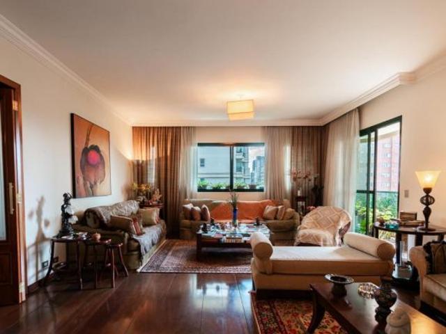 Deslumbrante apartamento para venda em Moema com 4 quartos, sendo 3 suítes, 222m²