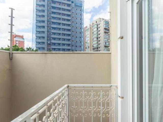 Confortável sobrado para venda em Chácara Inglesa com 3 quartos, sendo 3 suítes, 180m²