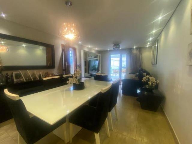 Sensacional sobrado para venda em Sacomã com 5 quartos, sendo 1 suíte, 245m²