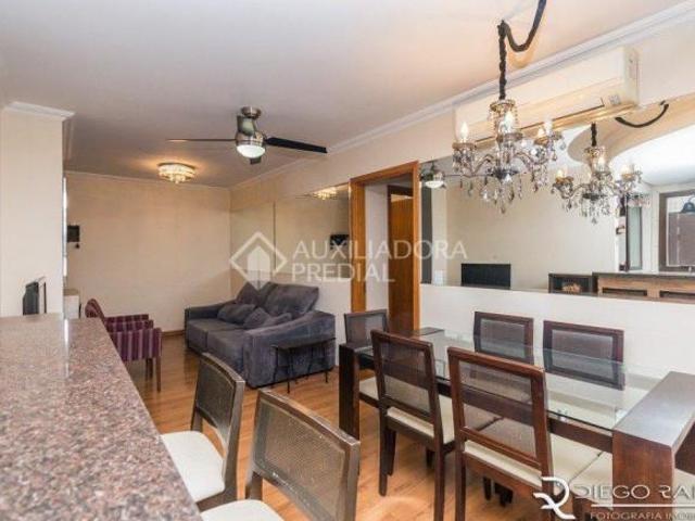 Desocupado, apartamento de frente com 81,32 metros de área privativ