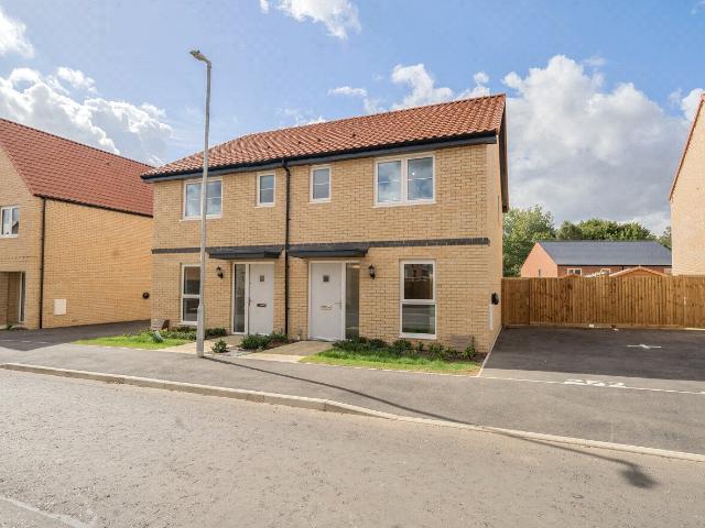 Detached to rent in Drew Field, Sudbury, Suffolk, CO10 | Leaders