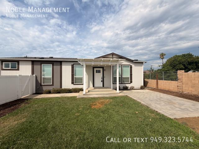 Detached ADU with private yard!