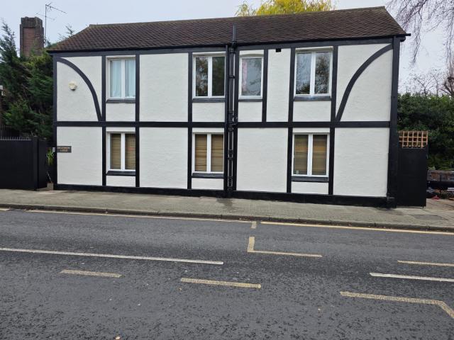 Detached, Bright 3 Bedroom House for Rent in Putney