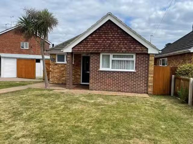 Detached bungalow to rent in Hollybank Road, Hythe SO45