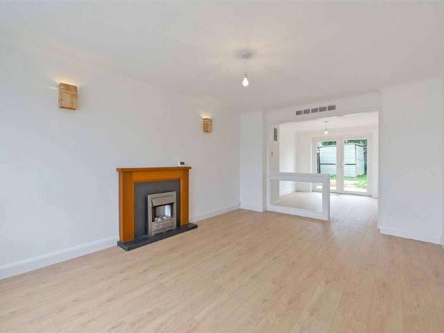 Detached four bedroom family home in Holyport with private garden and off street parking